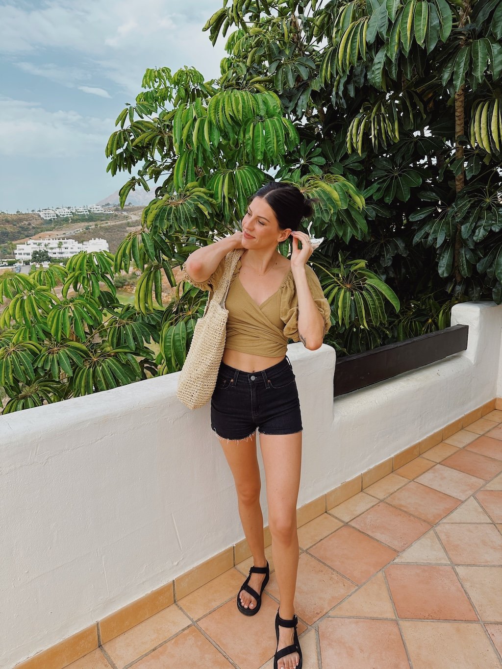 6 (Easy) Spain Outfit Ideas + Helpful Spain Packing List - Linds Alyse