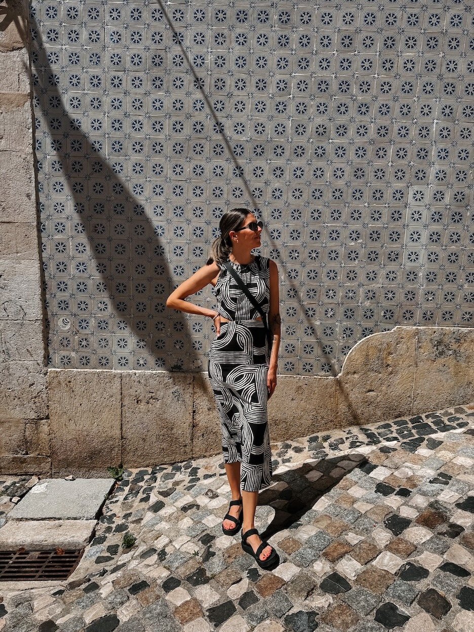 What I Wore in Portugal (Outfit Ideas & A Packing List) - Linds Alyse